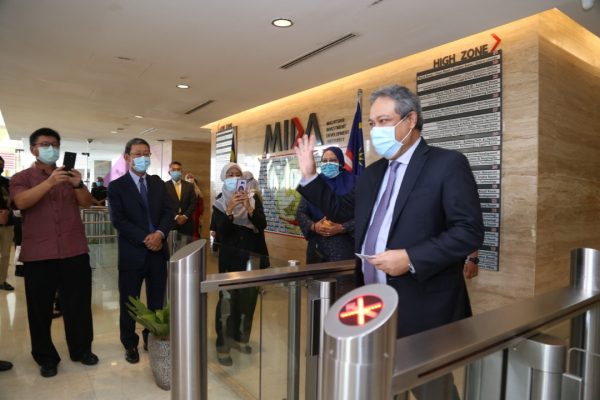 A Tribute to the Legacy: MIDA Bids Farewell to Dato' Azman as CEO ...