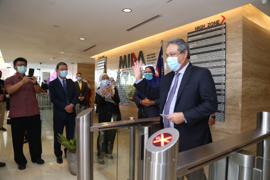 A Tribute to the Legacy: MIDA Bids Farewell to Dato' Azman as CEO ...