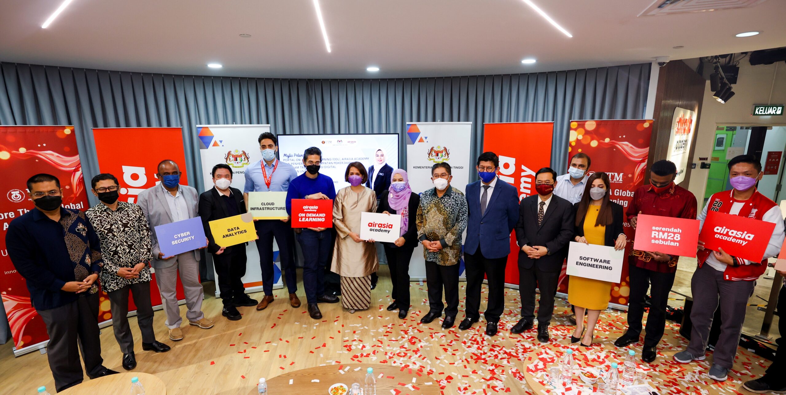 Shaking Up the Conventional Education Space for IR4.0 - MIDA ...