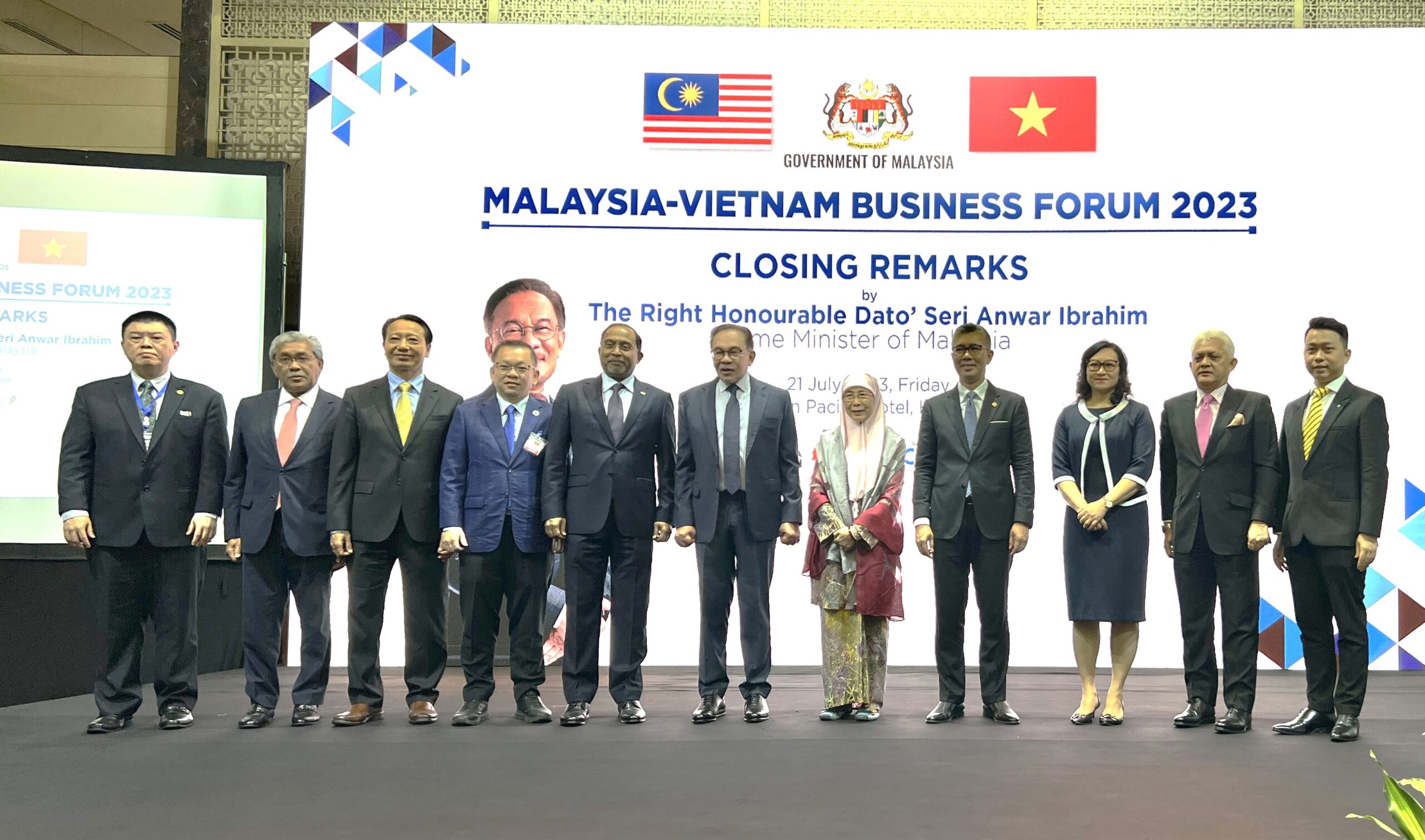 The Inaugural Official Visit of the Malaysian Government to Vietnam led by YAB Prime Minister of ...