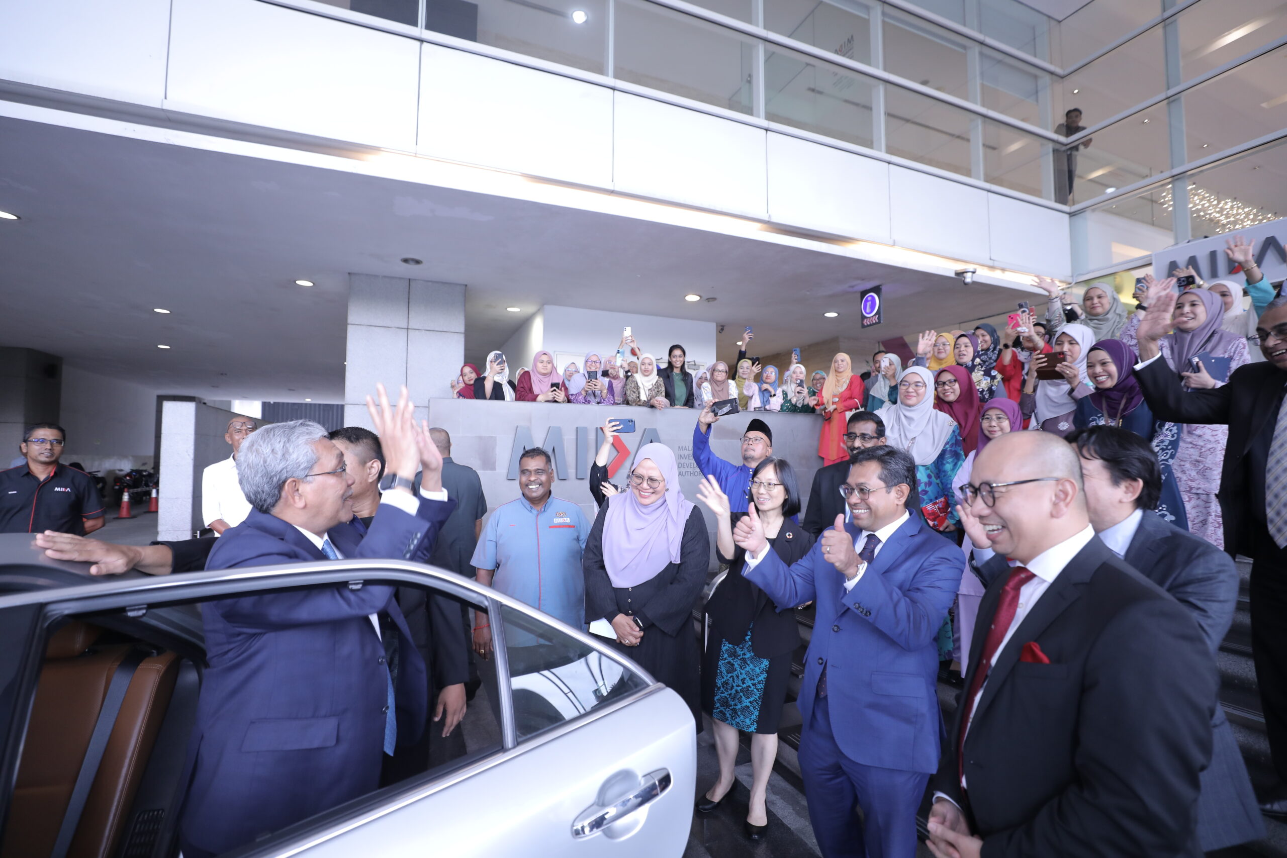 Honouring the Legacy of Datuk Wira Arham Abdul Rahman - MIDA ...